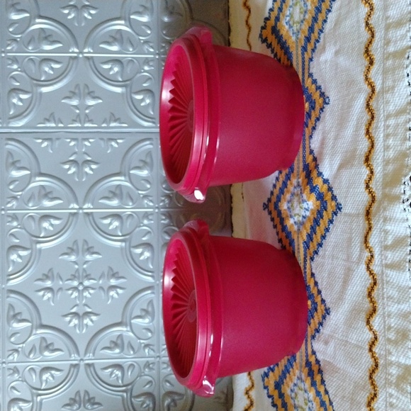 Tupperware | Kitchen | Tupperware Servalier Pink Or Red With Matching ...